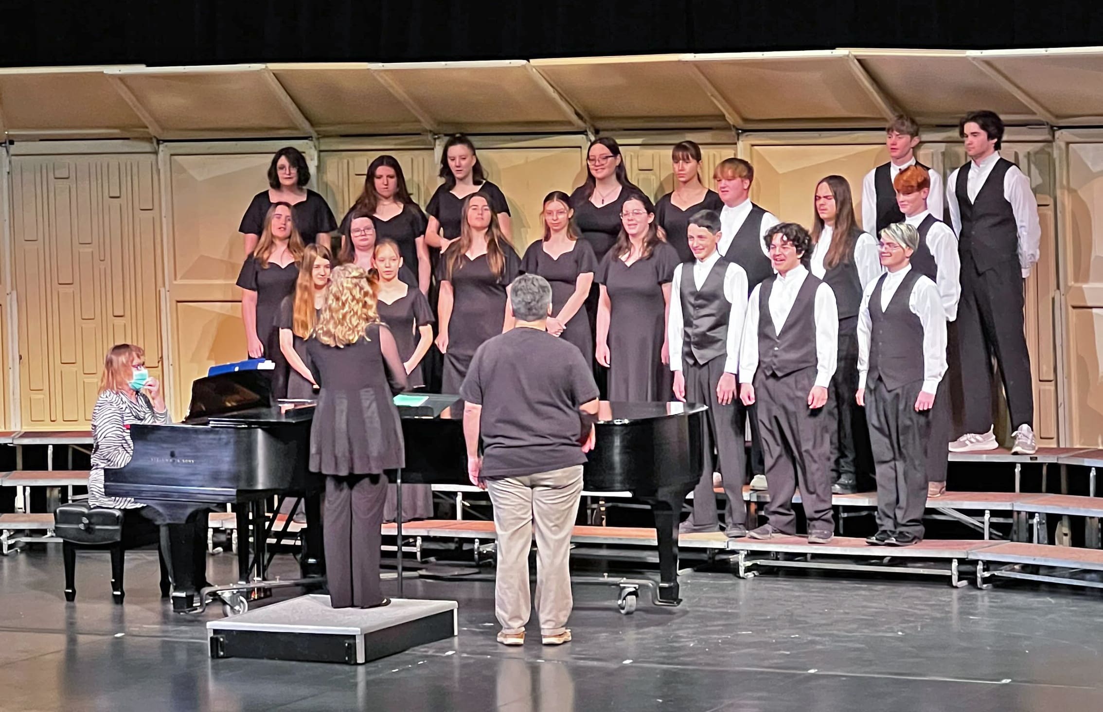 HHS CHOIR GETS SUPERIOR! - Your Hometown News!